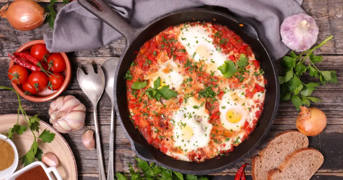 Cómo hacer la receta de sartén de carne con verduras y huevo