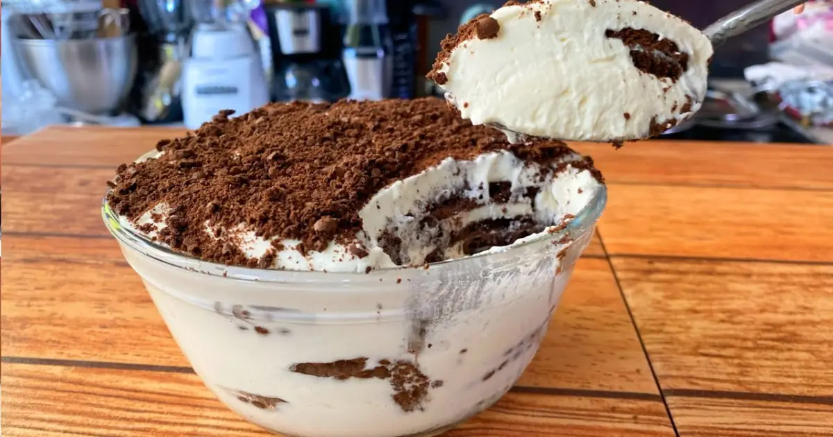 Cómo hacer un postre helado de galleta con tres ingredientes