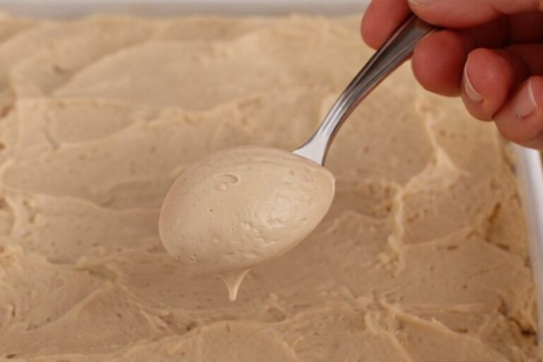 Crema moka casera suave y perfecta para rellenos o postres